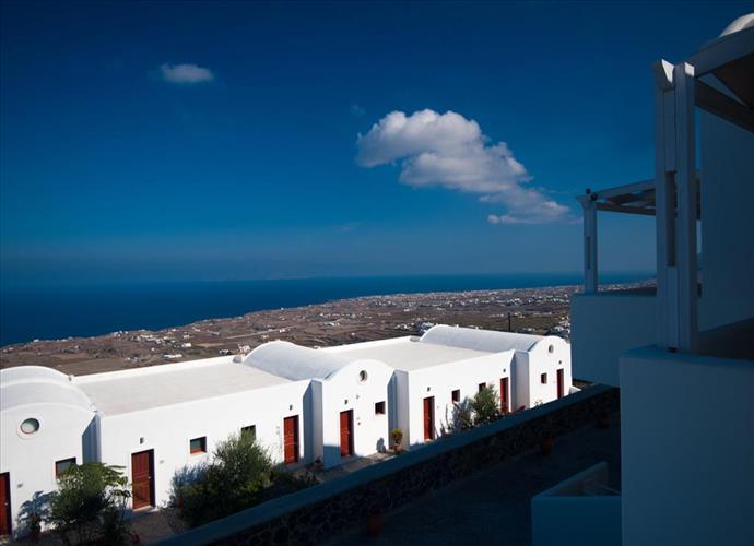 Splendour Resort in Santorini, Greece | SNO