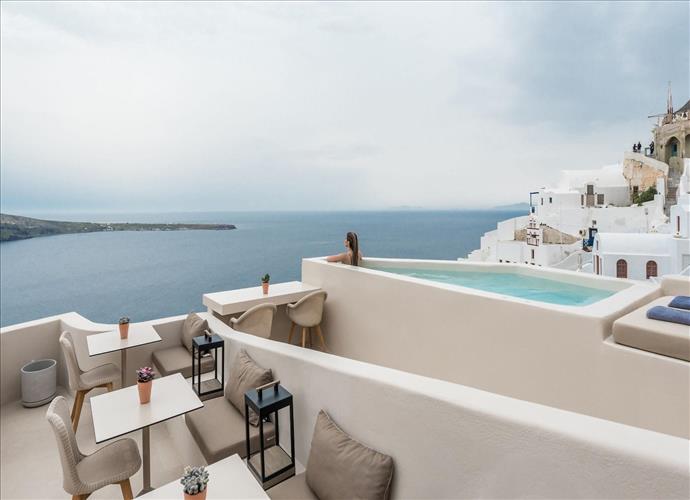 Art Maisons Aspaki Exclusive Suites in Santorini, Greece | SNO