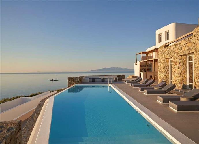 Radisson Blu Euphoria Resort in Mykonos, Greece | SNO