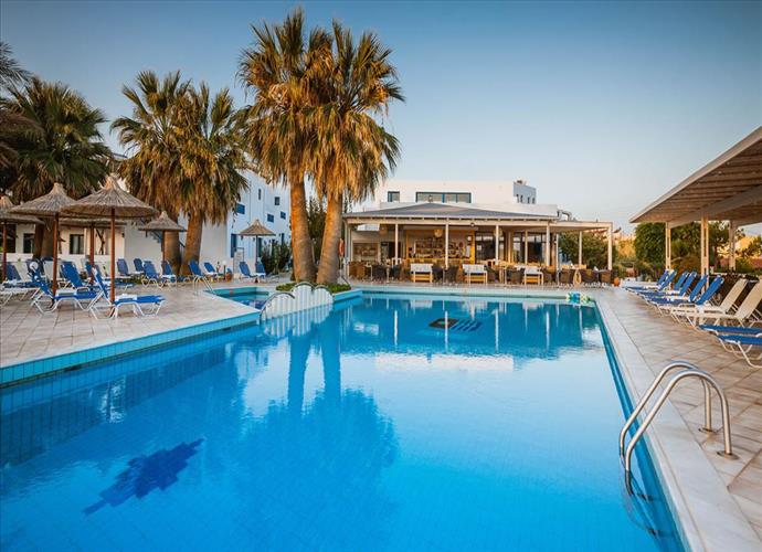 Hara Ilios Village in Crete, Greece | SNO